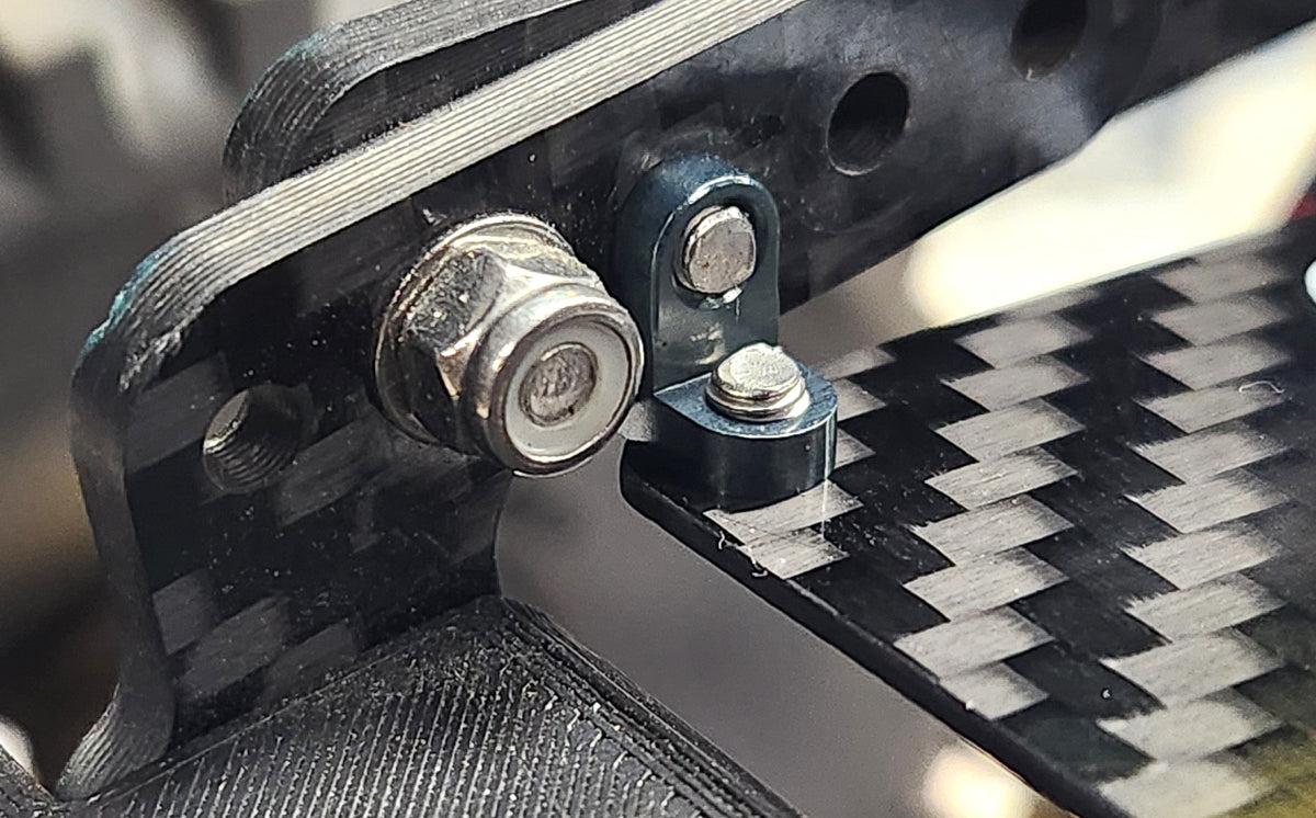 DLUX Tiny L Brackets – GreenMountainRC